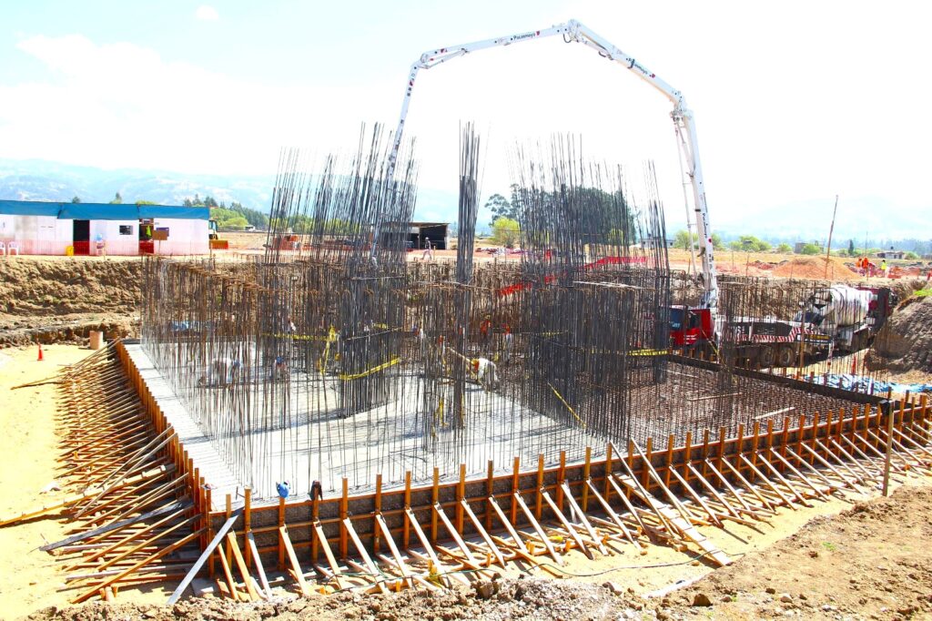 Newmont construye el primer pozo tubular para abastecer agua potable