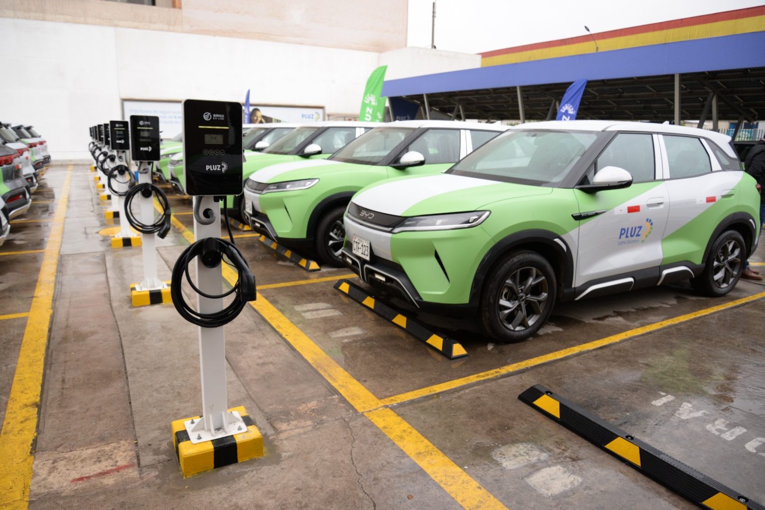 Pluz Energía presenta moderna flota de autos 100% eléctricos en sus ...